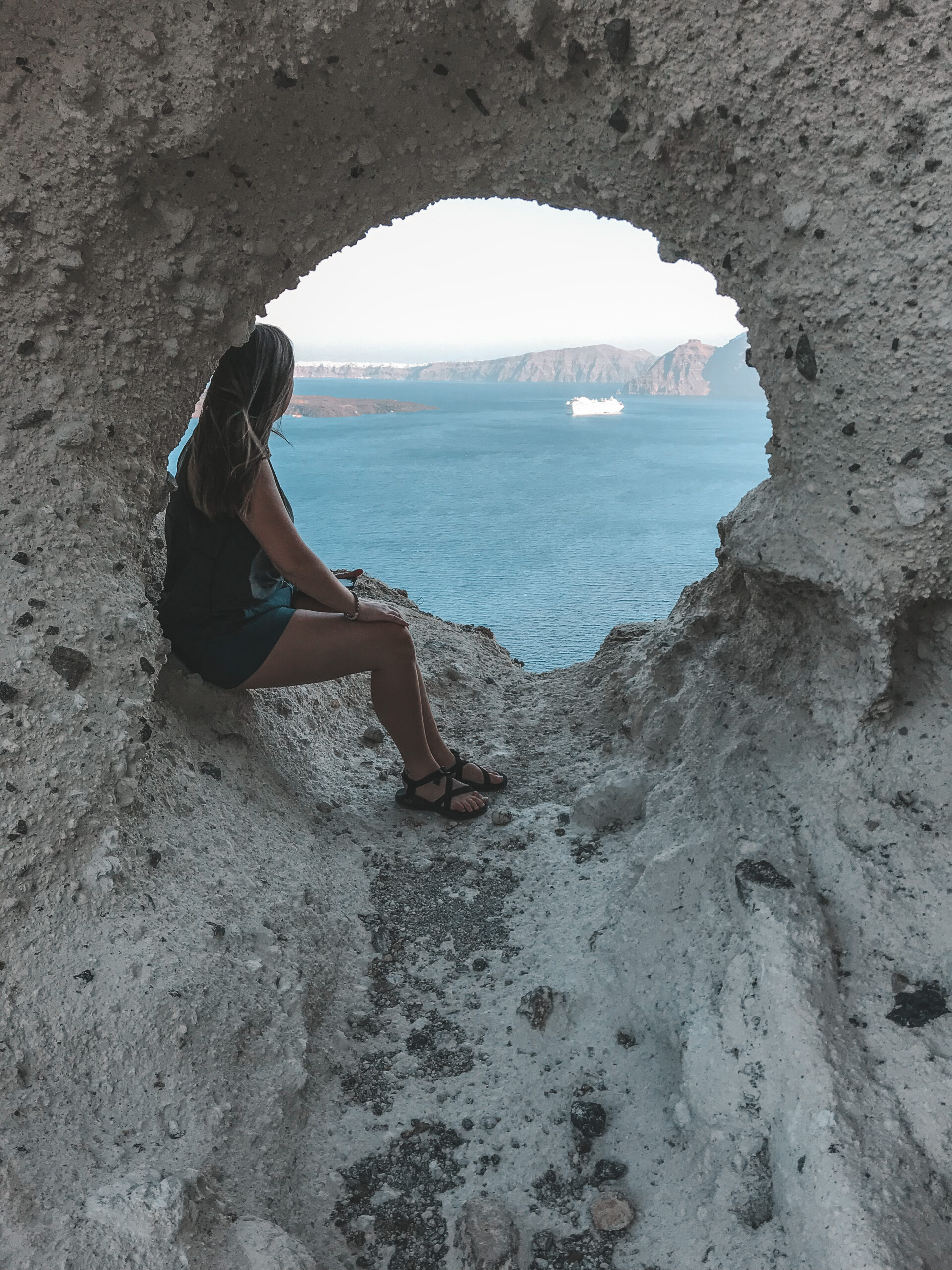 Best of Santorini in 2 Days | Off the Beaten Path Itinerary - Meredith ...